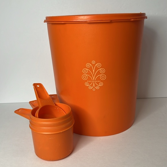Tupperware | Kitchen | Tupperware Orange Extra Large Snap Seal Lid ...